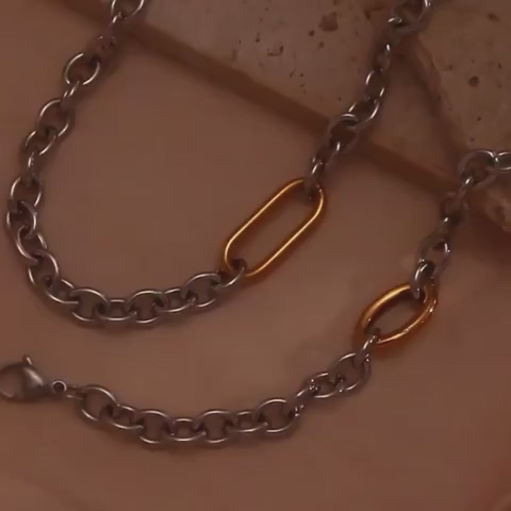 Ada Chain Necklace